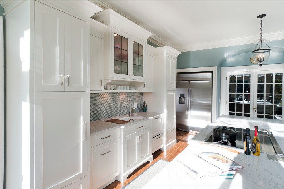 Sunny Traditional Kitchen - Traditional - Kitchen - Vancouver - by ...