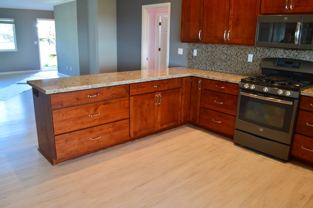 Table Mountain Remodel using Huntwood Cabinets - Classique - Cuisine ...