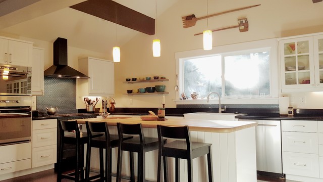 Tahoe Kitchen with Exposed Beams - Classique - Cuisine - Sacramento ...