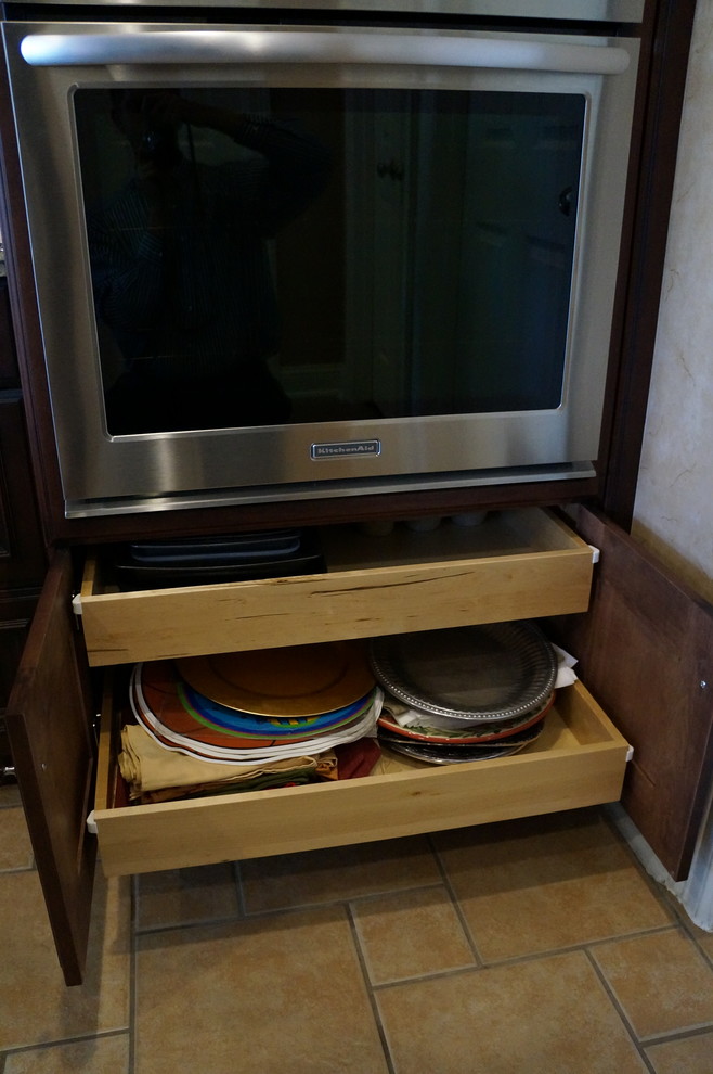 Terrace Gate - Traditional - Kitchen - Houston - by Premier Kitchen ...