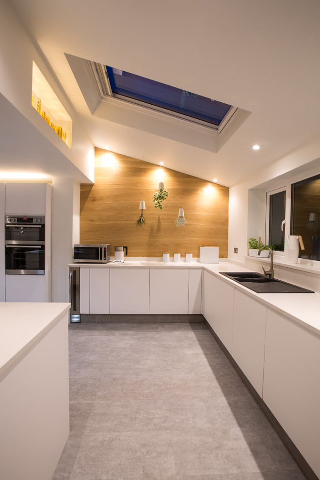 The EKLIPSE kitchen was custom built by Thornleys - Contemporary ...