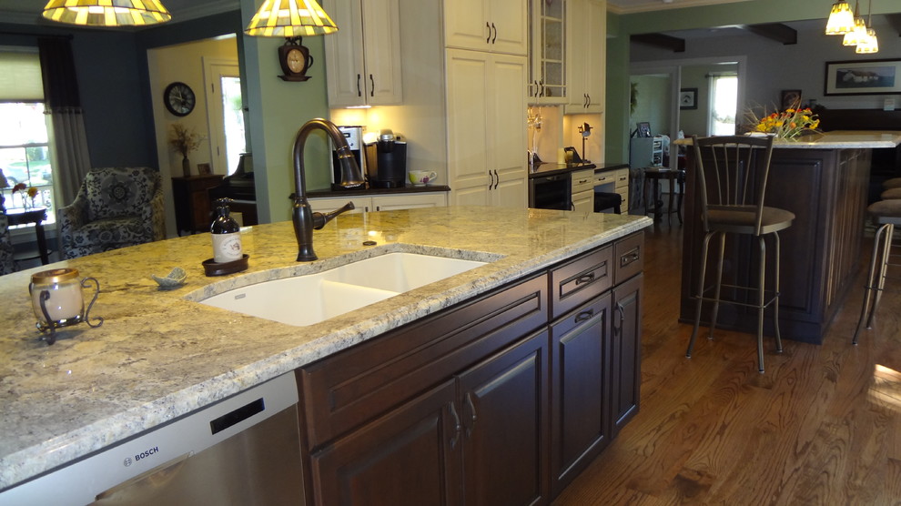 The Entertaining Kitchen - Traditional - Kitchen - Chicago - by Trilogy ...