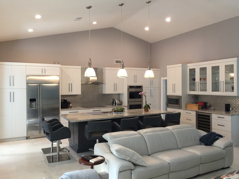 The meeting place - Kitchen - Miami - by Rick's Cabinet Tree | Houzz