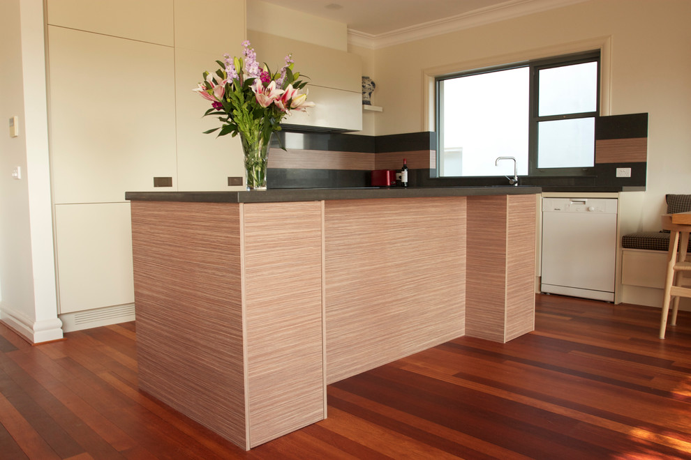 The Spit Laminate & Polyurethane - Kitchen - Sydney - by The Kitchen ...