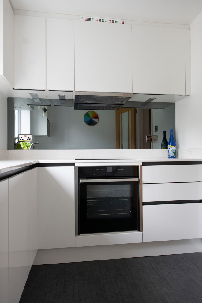 The tinted mirror glass splashback adds contrast and depth - Modern ...