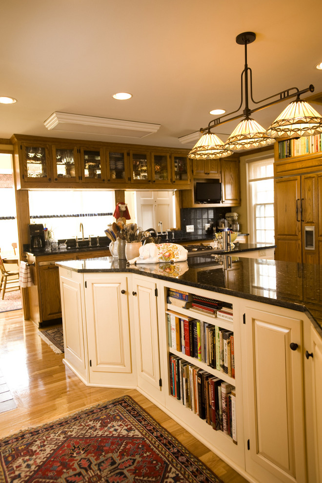 Thilly Dr. Kitchen - Traditional - Kitchen - St Louis - by Debby Cook ...