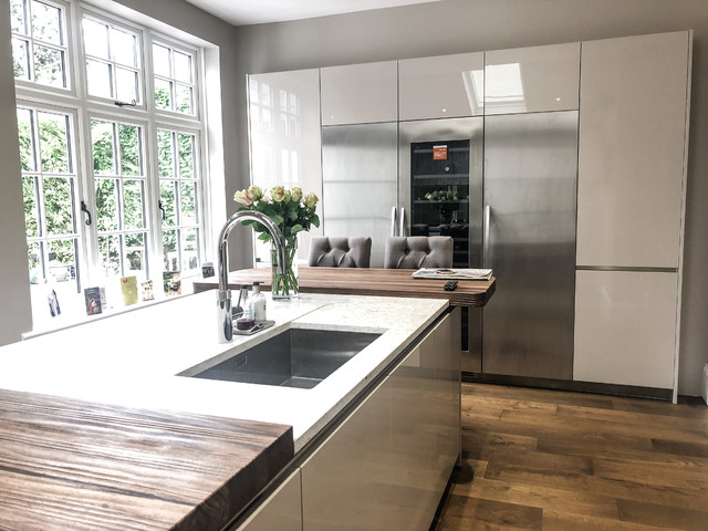 Tobacco wood & Kashmir grey kitchen with island and bronze mirror ...