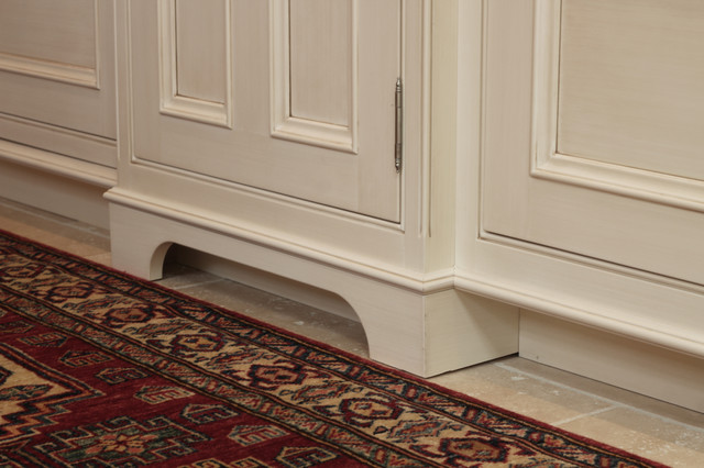 Toe Kick Trim Detail with Arched Valance - Traditional - Kitchen ...