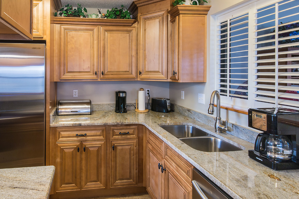 Tracy Project - Traditional - Kitchen - Miami - by BT Kitchen & Bath ...