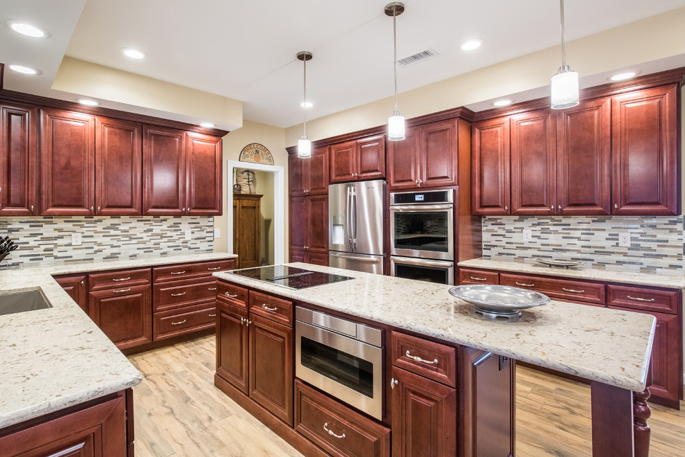 Traditional Expansive Kitchen with Large Island - Traditional - Kitchen ...