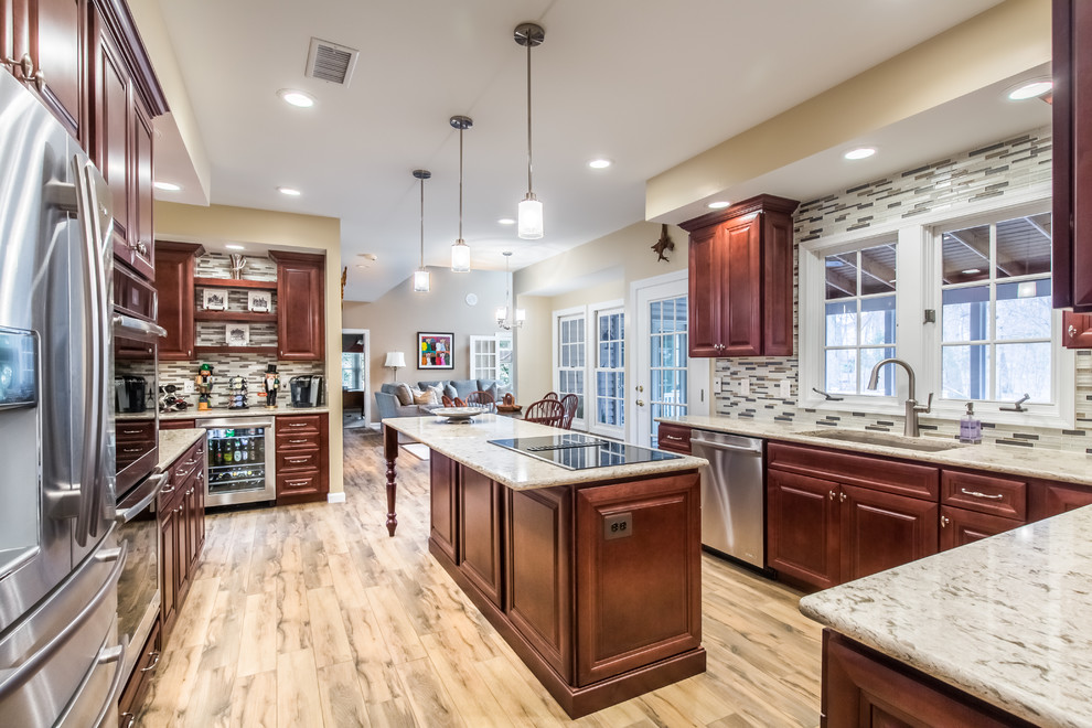 Traditional Expansive Kitchen with Large Island - Traditional - Kitchen ...