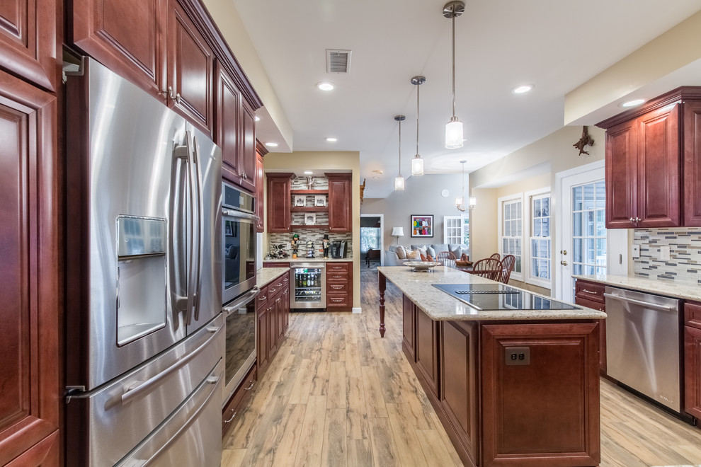 Traditional Expansive Kitchen with Large Island - Traditional - Kitchen ...