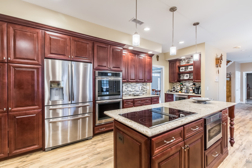 Traditional Expansive Kitchen with Large Island - Traditional - Kitchen ...