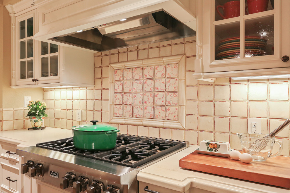 Traditional Farmhouse Country Kitchen - Traditional - Kitchen - San ...