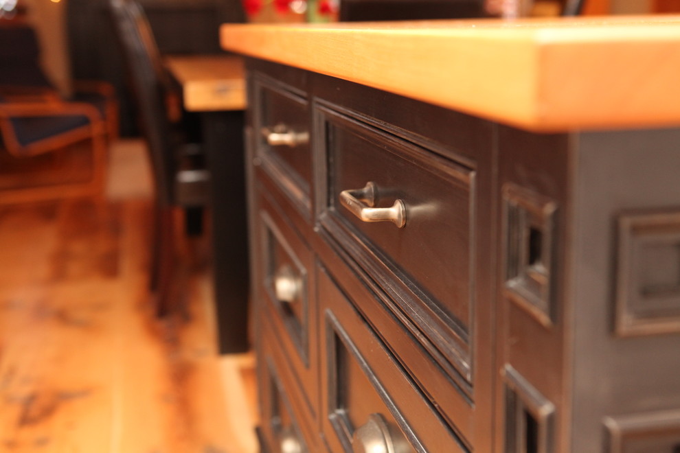 Traditional kitchen cabinets in Wesley Ellen timber-frame showroom ...