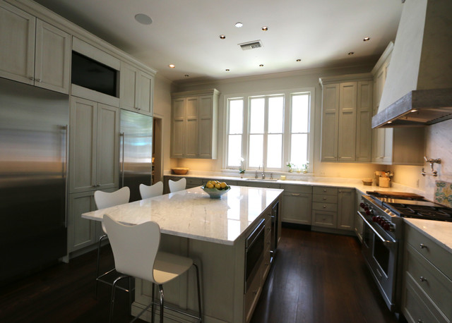 Traditional Kitchen Design with Island Seating and Double Wolf Range ...