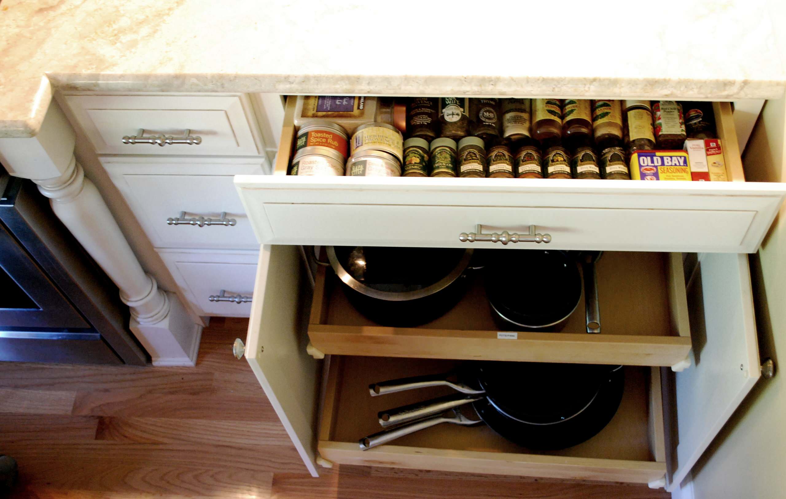 Clever Tricks to Organise Your Kitchen Drawers