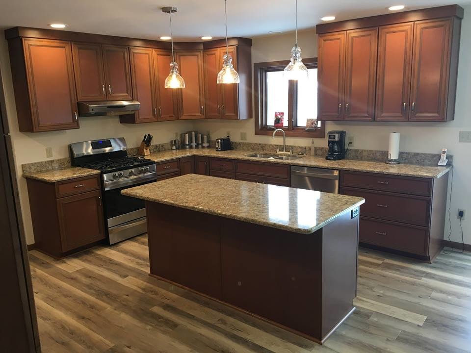Traditional Kitchen Update with New Cabinets and Quartz Countertop ...