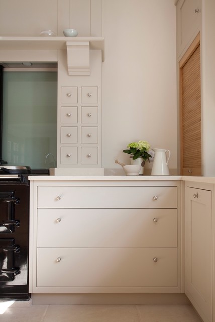 Traditional kitchen with clever internal storage - Traditional ...