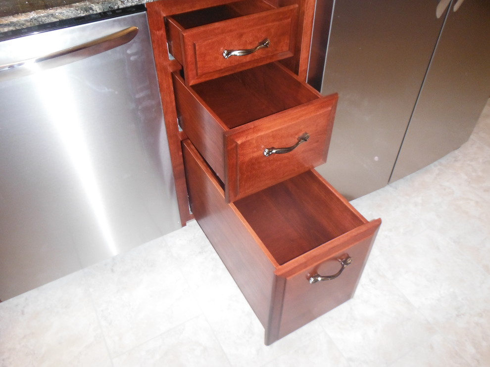 Traditional Maple Kitchen - Traditional - Kitchen - Cleveland - by ...