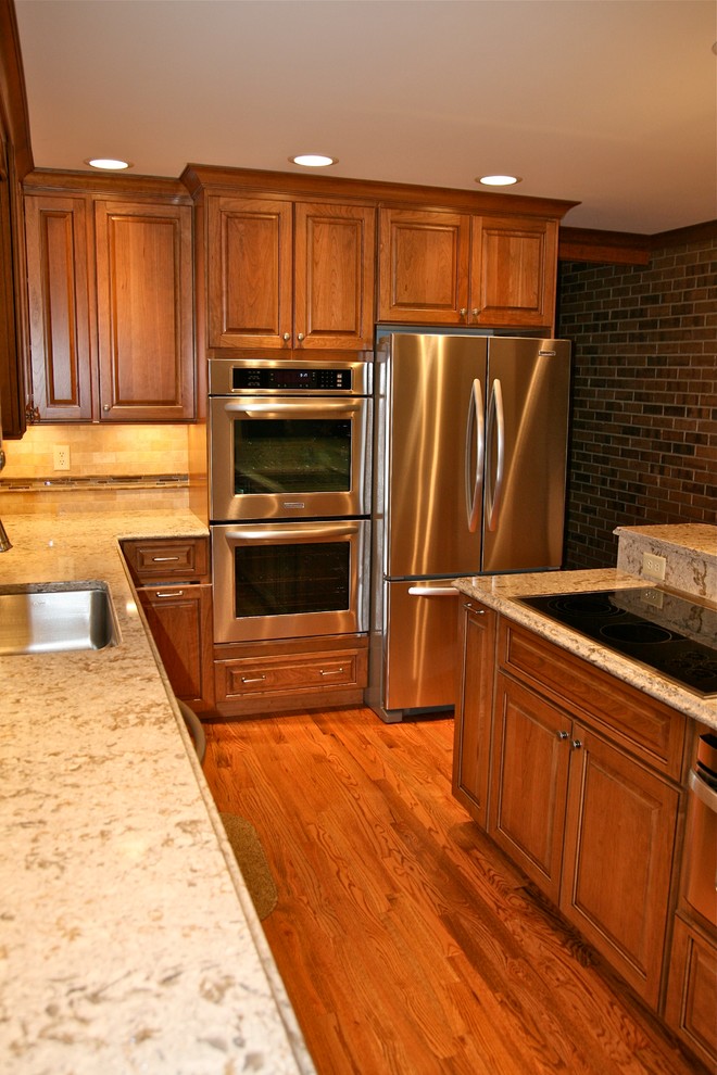 Traditional Midwestern Kitchen - Traditional - Kitchen - St Louis - by ...