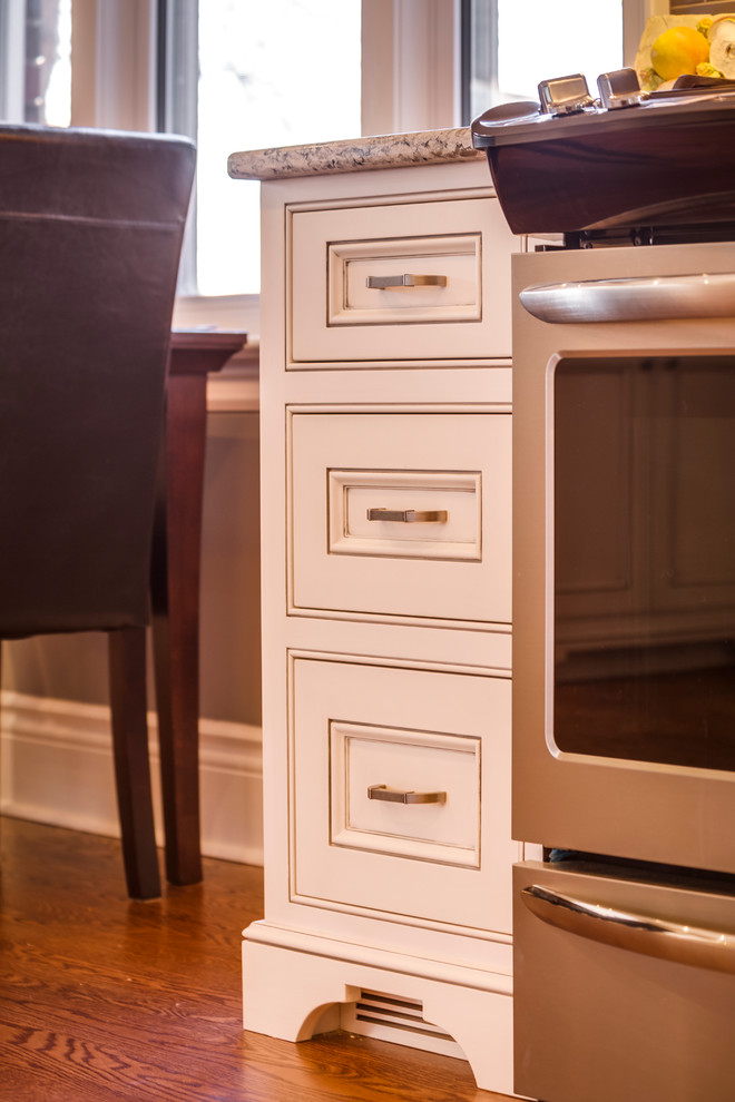 Traditional Milton Kitchen - Traditional - Kitchen - Toronto - by ...
