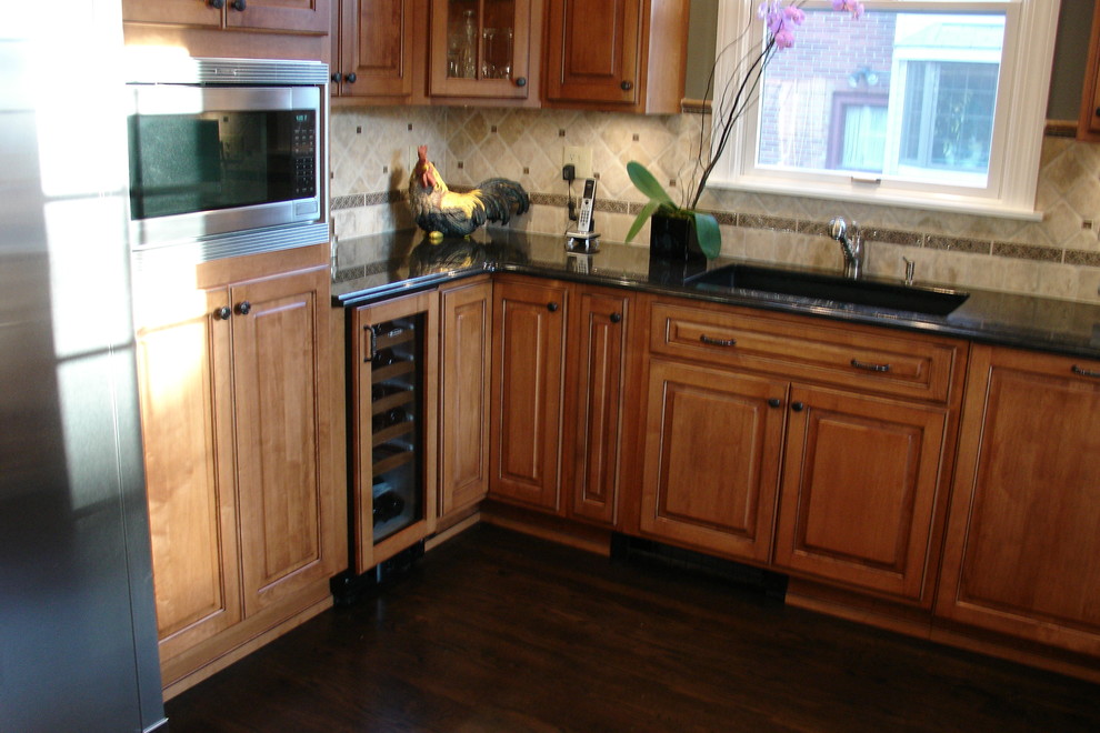Traditional Raised Panel Kitchen - Traditional - Kitchen - Detroit - by ...