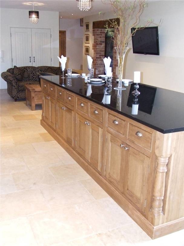 Traditional solid oak kitchen with made to measure cabinets ...