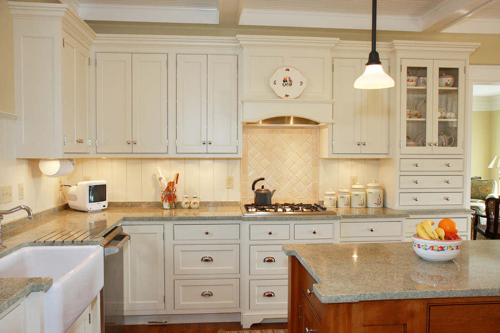Traditional White Kitchen Range Wall - Traditional - Kitchen ...