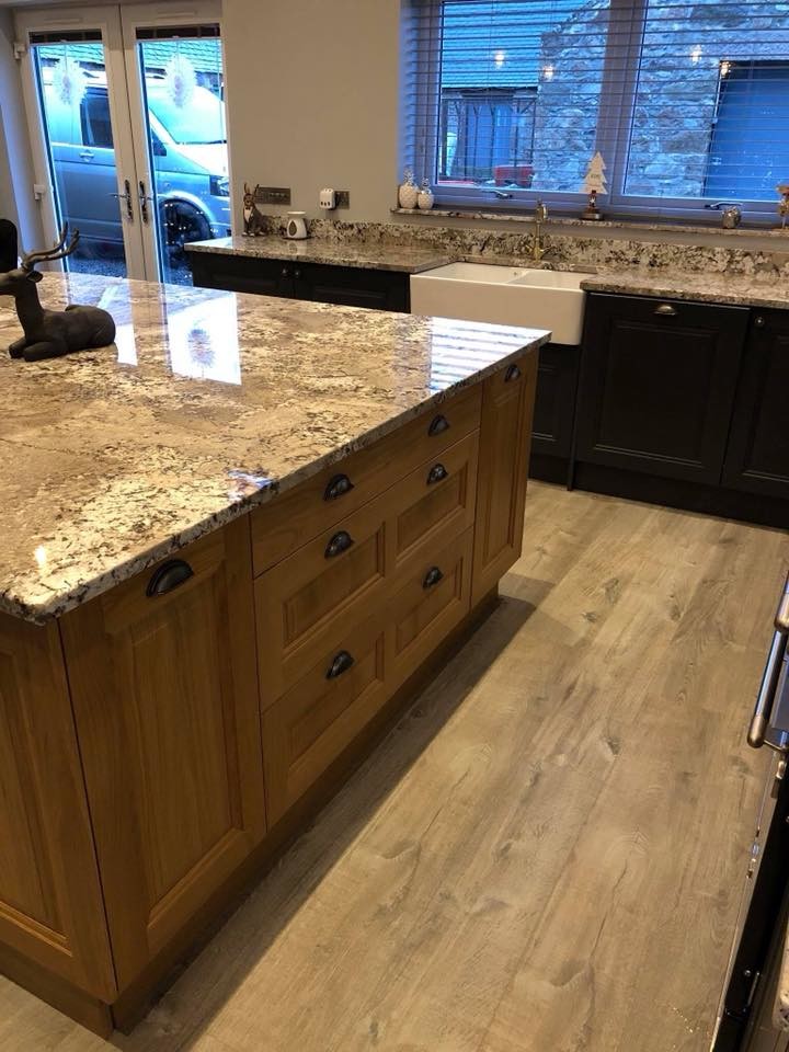 Traditional Wooden Painted Kitchen with Granite Worksurfaces ...