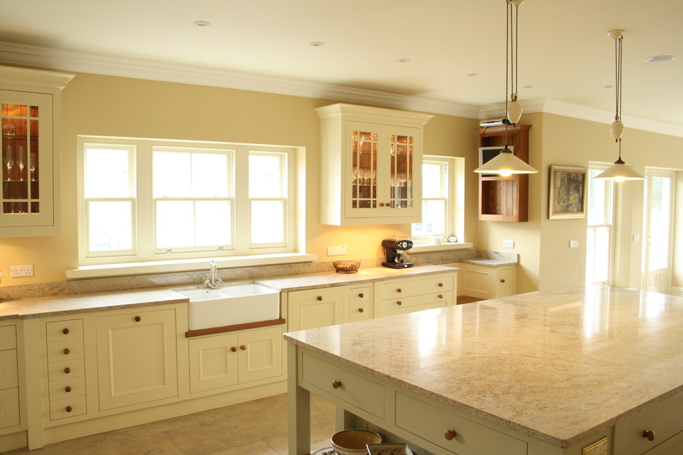 traditonal english style kitchen - Traditional - Kitchen - Dublin - by ...