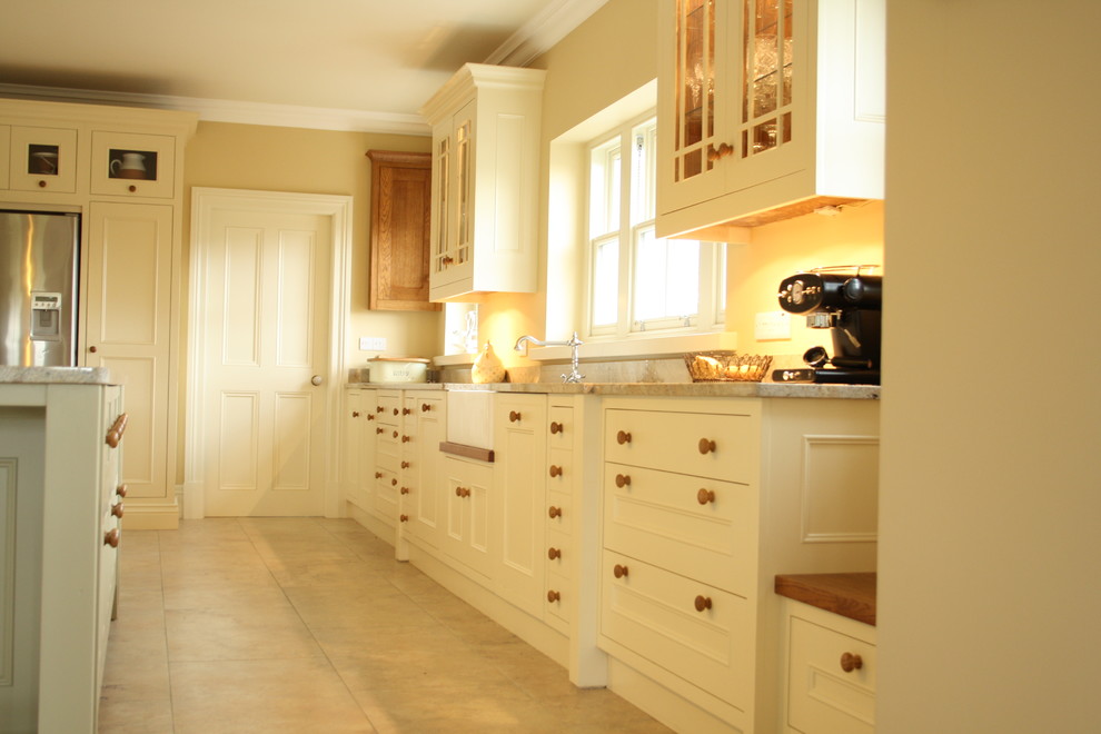 traditonal english style kitchen - Traditional - Kitchen - Dublin - by ...