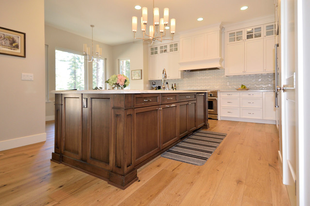 Transitional Kitchen Island - Clásico renovado - Cocina - Otras zonas ...