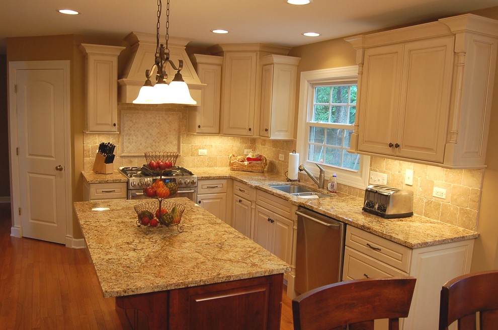 Turner kitchen - Traditional - Kitchen - Chicago - by Greenside Design ...