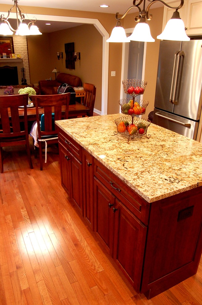 Turner kitchen - Traditional - Kitchen - Chicago - by Greenside Design ...