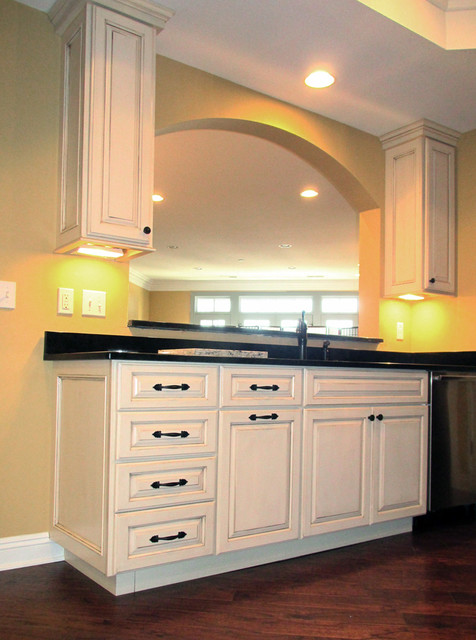 Two tone kitchen; painted maple and espresso - Traditional - Kitchen ...