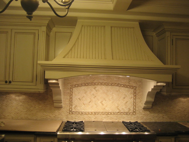 Two-tone kitchens and Glazed kitchens - Traditional - Kitchen - Toronto ...