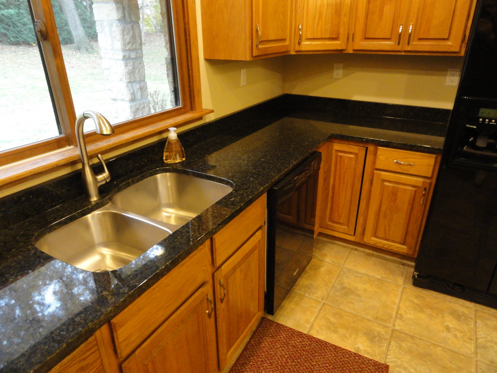 Uba Tuba Kitchen Countertops - Traditional - Kitchen - Cedar Rapids ...