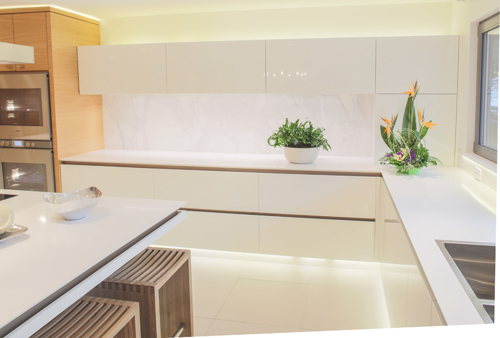 Ultra-modern kitchen - Modern - Kitchen - Calgary - by Denca ...