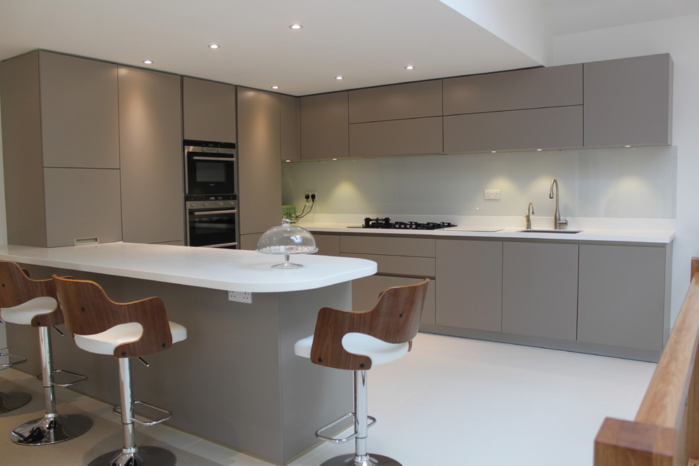 Uno Kitchens - Modern - Kitchen - London - by Uno Kitchens | Houzz