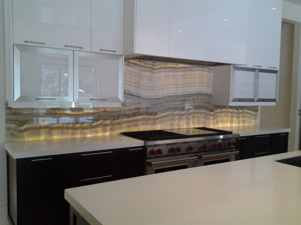 Variegated Onyx Backsplash - Modern - Kitchen - Miami - by Day One ...