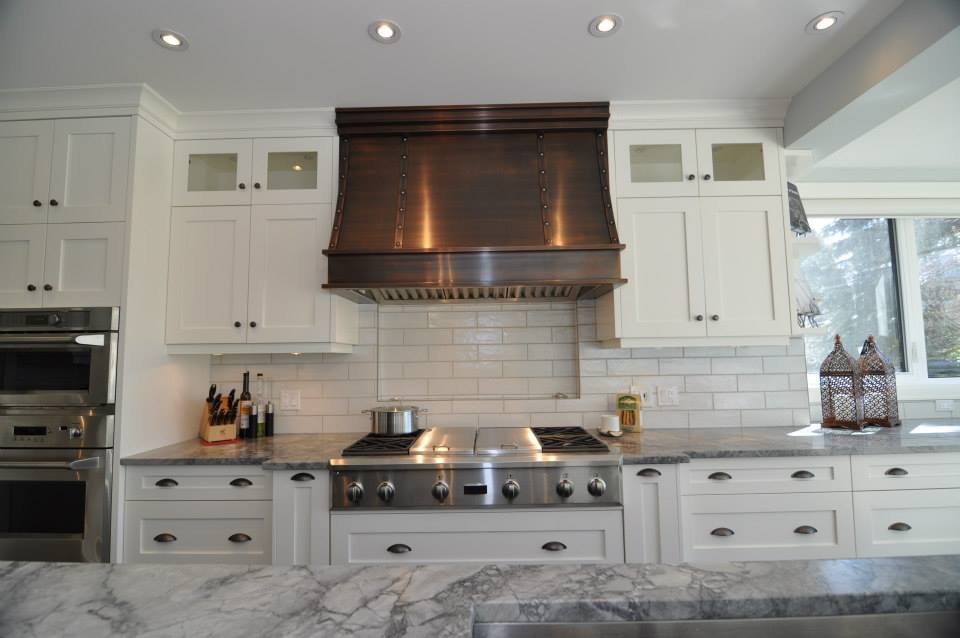 Varsity Estates - Traditional - Kitchen - Calgary - by Moda Kitchens ...
