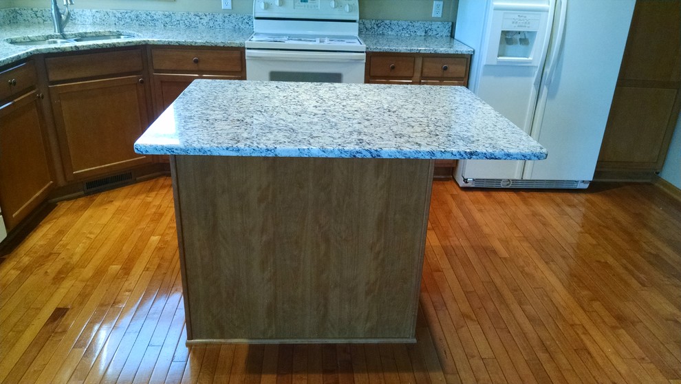 Venetian White Granite - Kitchen - Minneapolis - by Pacific Granite | Houzz