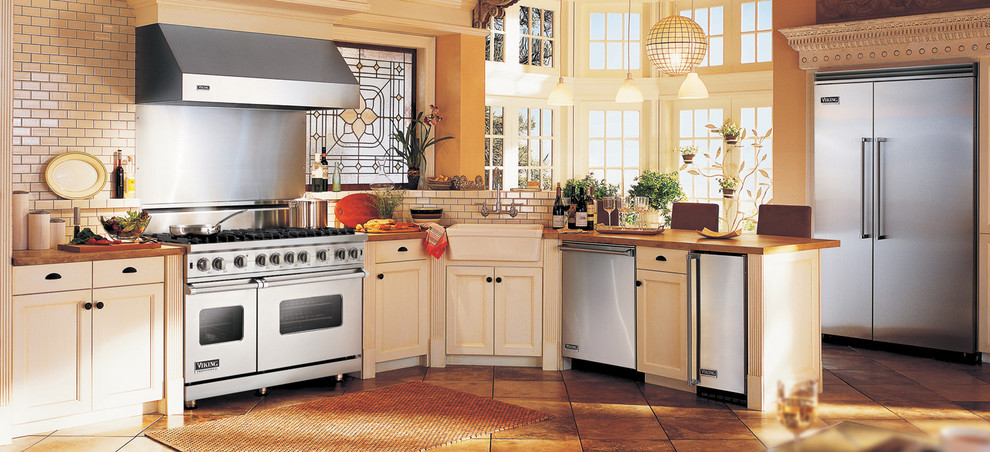 Viking Kitchens - Traditional - Kitchen - Los Angeles - by WDC Kitchen ...