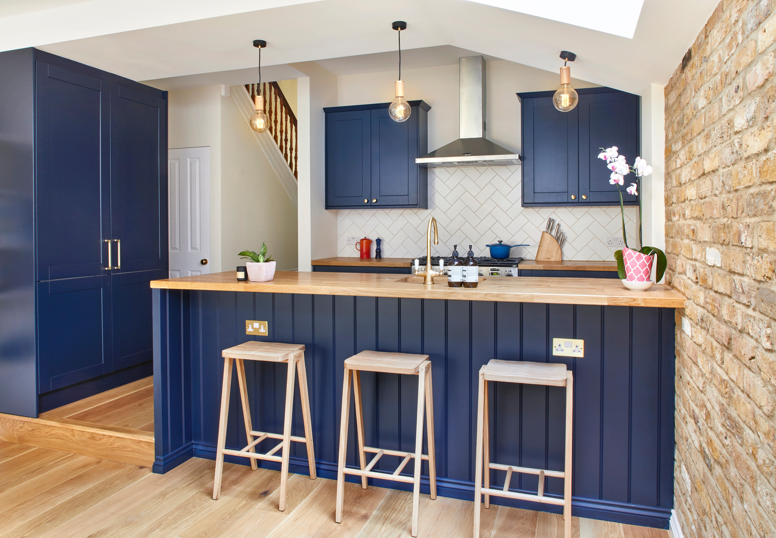 Kitchen Tour: A Dark Blue City Kitchen With a Farmhouse Feel | Houzz UK