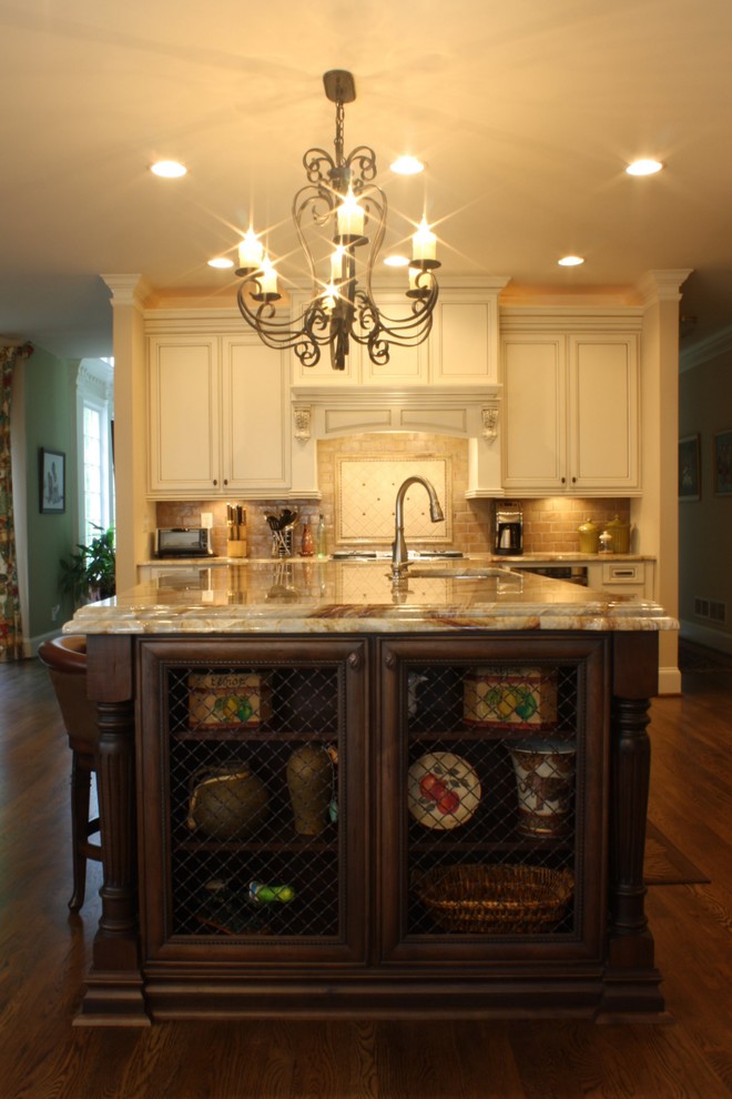 Warm & traditional - Traditional - Kitchen - Atlanta - by Platinum ...