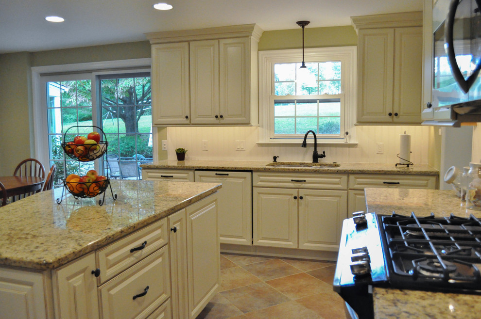 Warm Traditional Kitchen - Traditional - Kitchen - Philadelphia - by C ...
