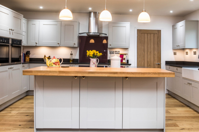 Warm Traditional Open Plan kitchen with a splash of colour ...