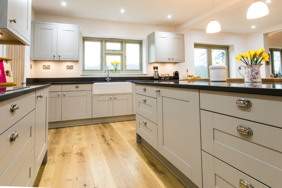 Warm Traditional Open Plan kitchen with a splash of colour ...