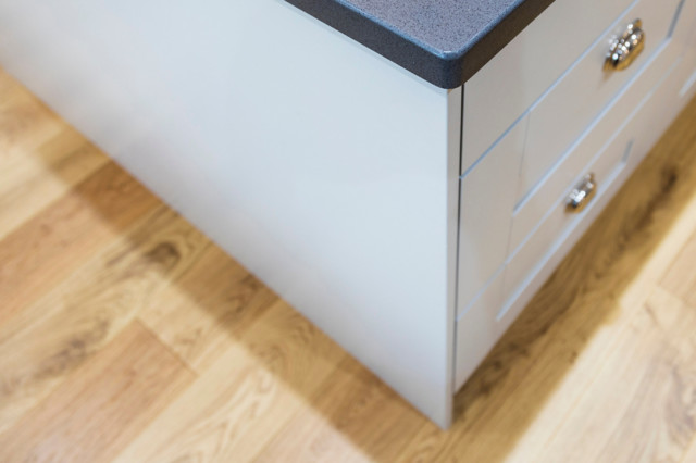 Warm Traditional Open Plan kitchen with a splash of colour ...